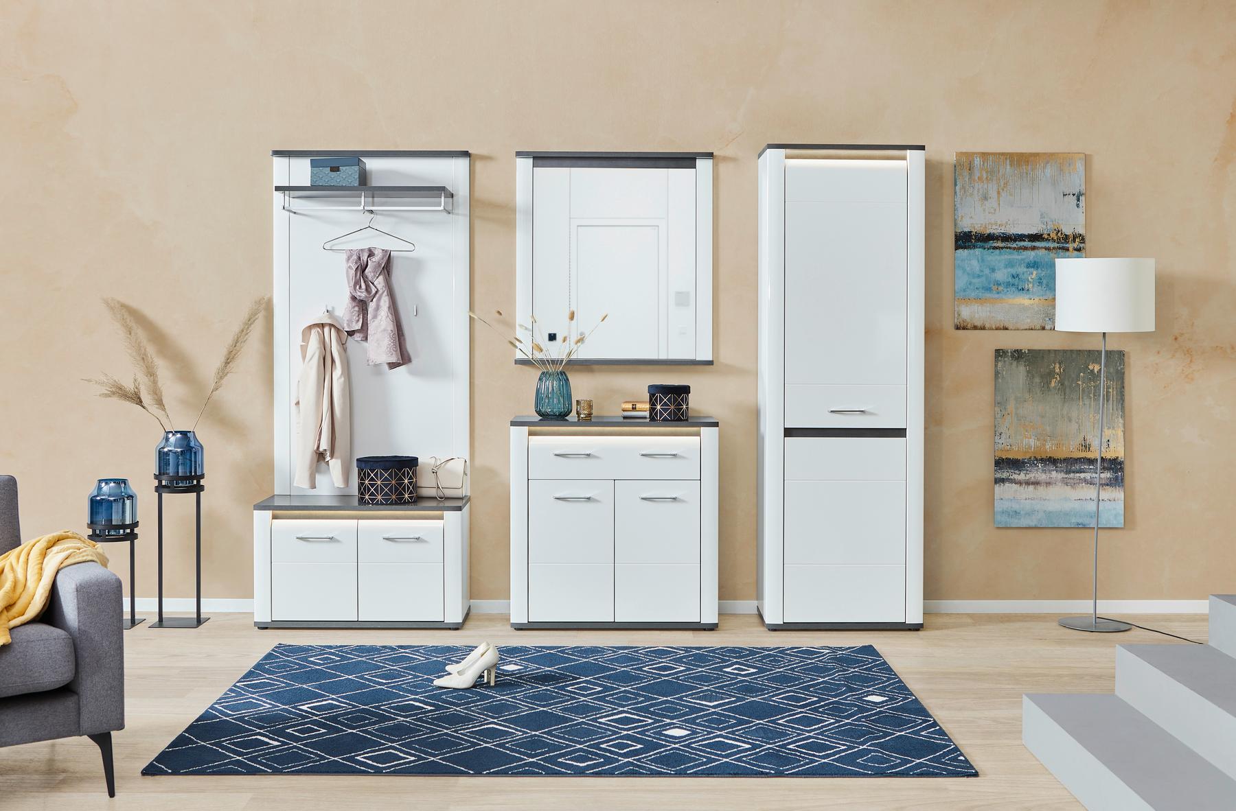 Série nábytku do předsíně Möbelix