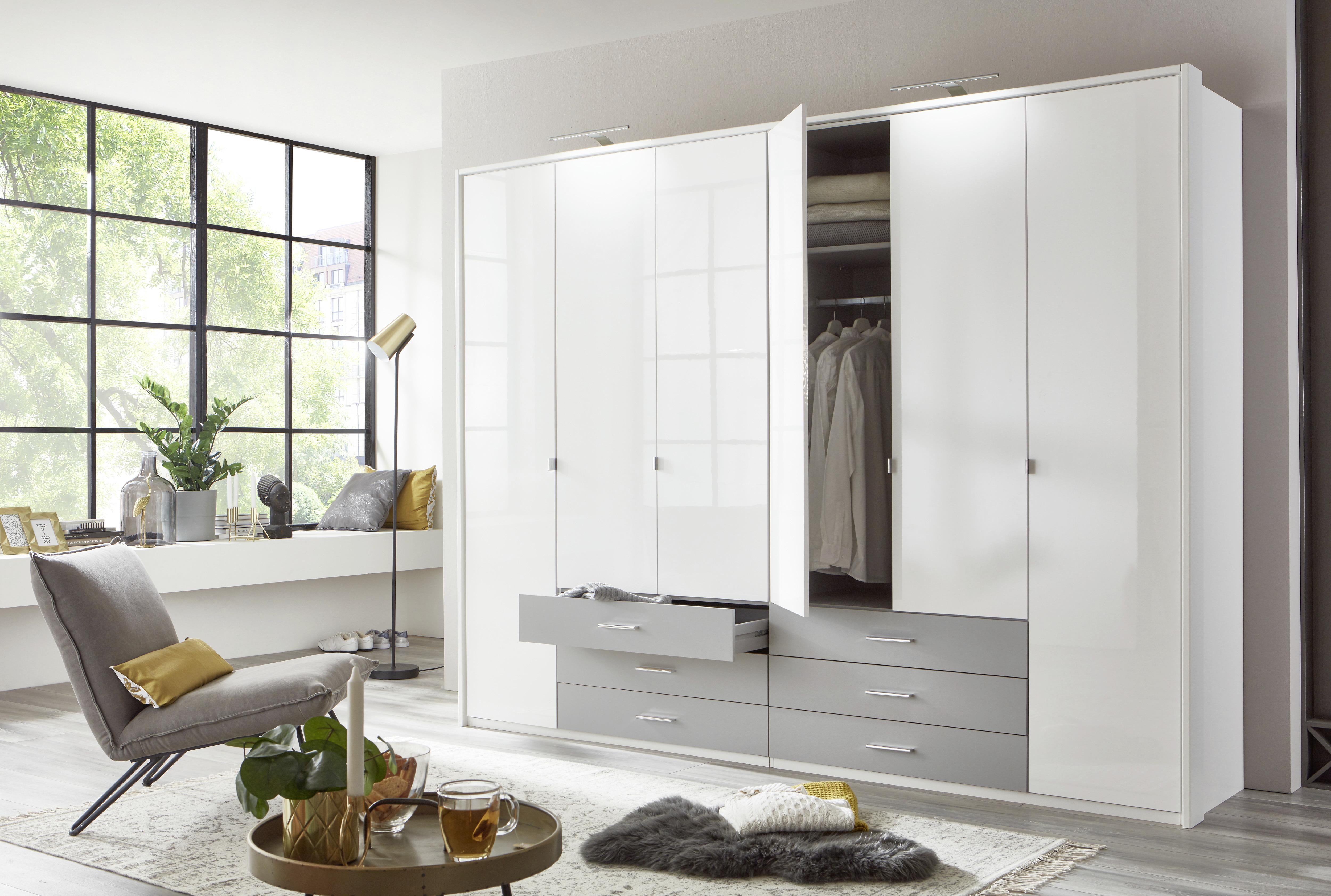 Skrine s otočnými dverami | Möbelix