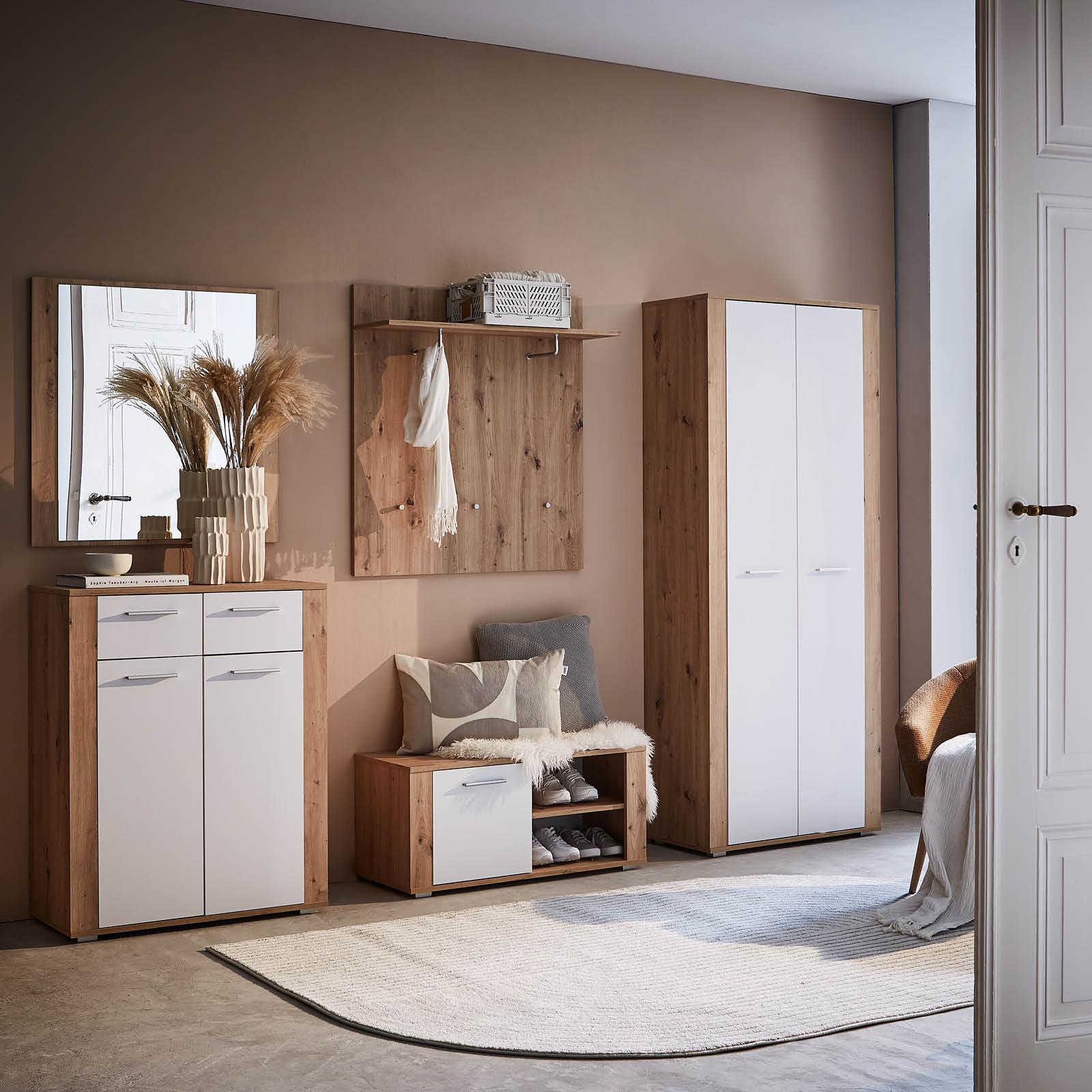 Vešiakové steny a predsieňové zostavy | Möbelix