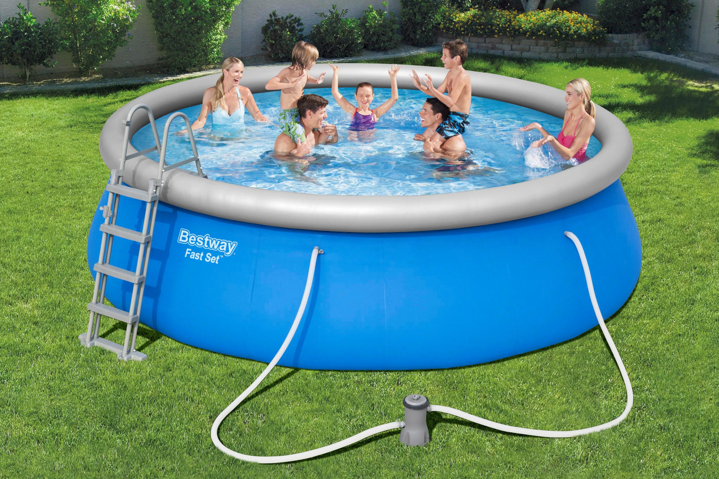 Runder Swimming Pool mit Stahlwand