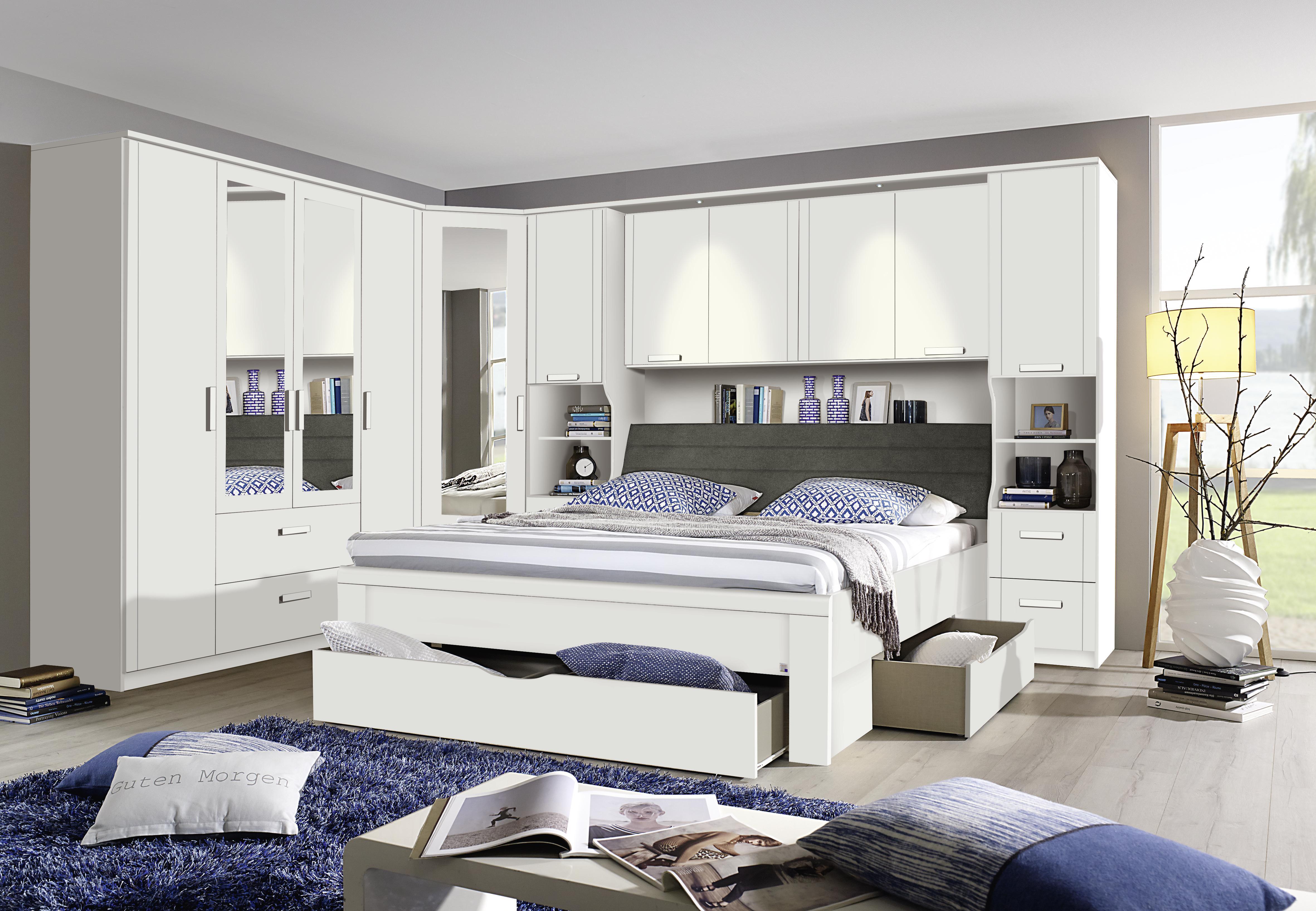 Luxus Schlafzimmer Mit überbau Und Eckschrank Bilder